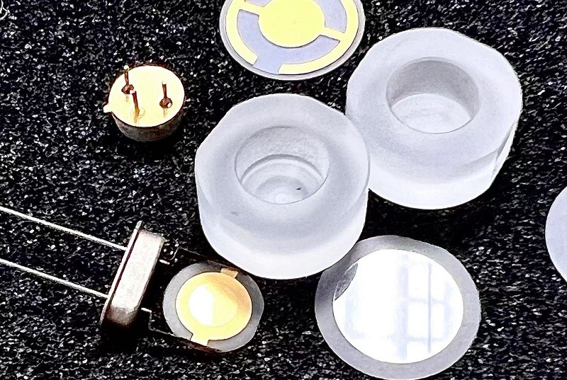 Quartz End Caps For High-Temperature And High-Pressure Applications